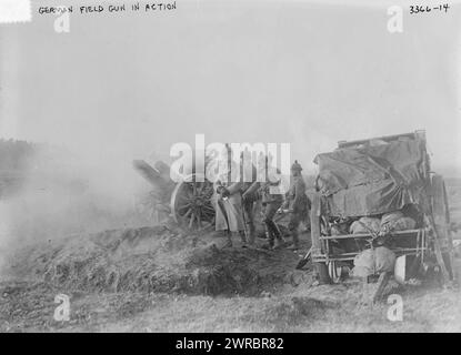 German field gun in action, between 1914 and c1915. German soldiers ...