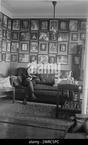 A. Reiss, Photograph shows German tenor opera singer Albert Reiss (1870 ...