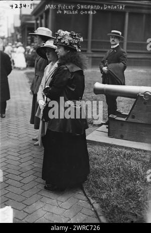 Mrs Finley Shepard, Dorothy & Helen Gould Stock Photo - Alamy