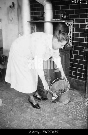 Ada Jones, Photograph shows mezzo-soprano opera singer Ada Jones (1873 ...