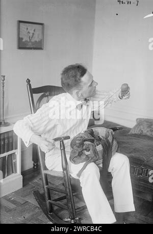 Elliott Shaw, Photograph shows singer Elliott Shaw (1887-1973) with ...