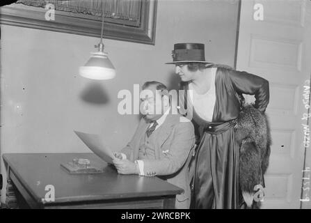 Caruso & Muzio, Photograph shows tenor opera singer Enrico Caruso (1873 ...