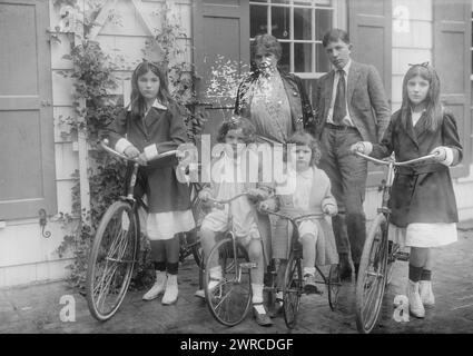 Homer, Photograph shows the family of composer Sidney Homer (1864-1953 ...