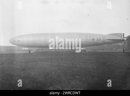 Photograph shows British airship R33 Stock Photo - Alamy
