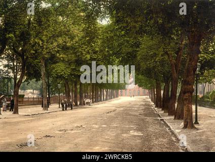 Promenade looking towards Queen's Hotel, Cheltenham, England ...