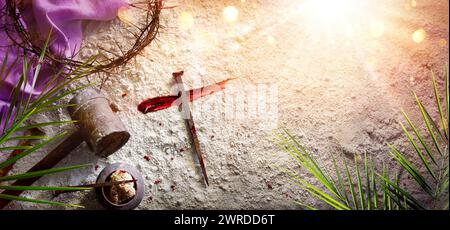 The crown of thorns with palm leaf background. Copy space. Easter ...