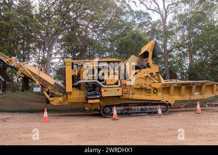Huge Horizontal grinder machine, Vermeer HG6800TX, for large-scale ...
