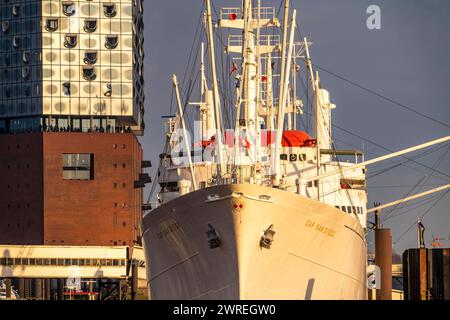 Hafen Hamburg, Museumsschiff Cap San Diego an den St. Pauli ...