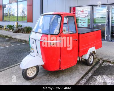Piaggio Vespa Ape, 3-wheeler mini van - static attraction at 'Le ...