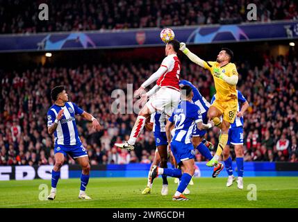 Diogo Costa of Porto punches the ball during the Portuguese Cup, Taca ...