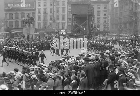 Recruiting Parade, 1917. A parade during World War I in Union Square ...
