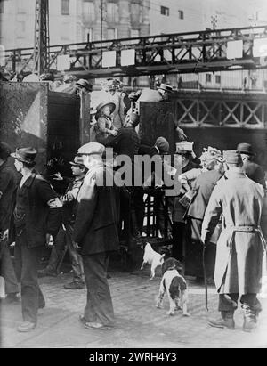 WW1 World War I - Refugees leaving in a trawler, Ostend, Belgium Stock ...