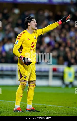 Mile Svilar of AS Roma gestures during the Serie A football match ...