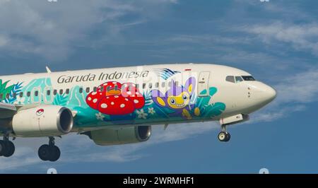 Garuda Indonesia B737-8U3, PK-GMU Pokemon Livery final approach to Bali ...