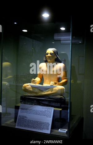 Egyptian art. Seated Scribe. Old Kingdom. 2620-2500 BC. Louvre Museum ...