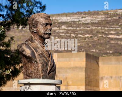 Statue of Minos Kalokairinos at the Palace of Minos, Knossos, Heraklion ...
