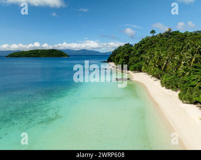 Tiamban Beach with clear water and sandy beach. Romblon Island ...