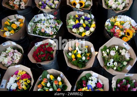 Flower Shop in Paris la Madeleine area Stock Photo - Alamy