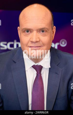 Robin Alexander in der ARD-Talkshow maischberger im Studio Berlin ...