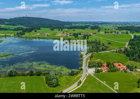 Idyllic landscape at Haslacher See near Bernbeuren in the Auerbergland ...