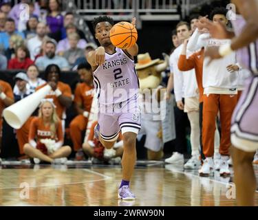 Kansas State guard Tylor Perry shoots during the second half of an NCAA ...