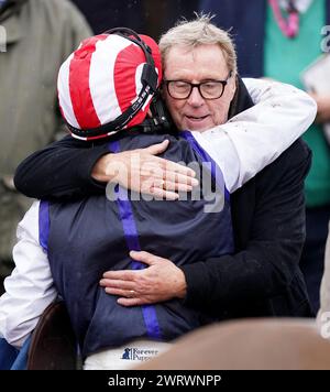 Harry Redknapp, owner of horse Shakem Up'arry watches the TrustATrader ...