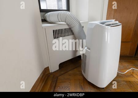 Window air conditioning unit on a cabin Stock Photo - Alamy