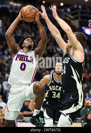 Philadelphia 76ers guard Tyrese Maxey, left, drives to the basket ...