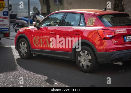 Berlin Straßenverkehr, Verkehr: Straßenszene mit Fahrschule - 19.01. ...