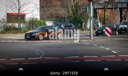 Berlin Straßenverkehr, Verkehr: Straßenszene mit Fahrschule - 19.01. ...