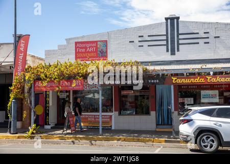 Aboriginal art and souvenirs store in Tanunda town centre, Barossa ...