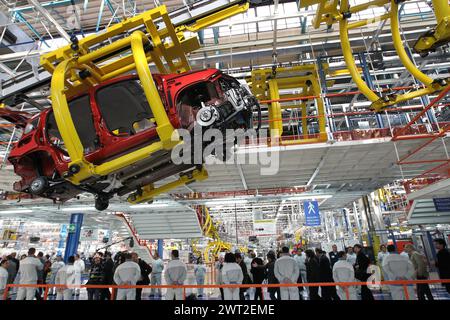 A FIAT worker at the assembly line of the Pomigliano D'Arco car factory ...