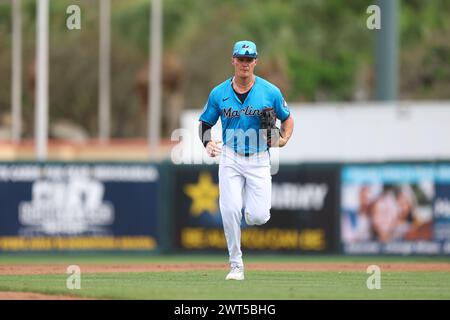 Miami Marlins outfielder Griffin Conine (18) catches New York Mets ...