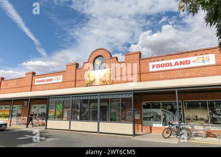 Foodland supermarket, Foodland is a chain of grocery supermarkets in ...