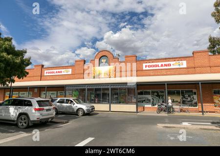 Foodland supermarket, Foodland is a chain of grocery supermarkets in ...