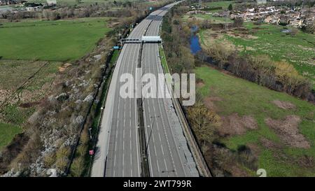 An empty section of the M25 between Junctions 10 and 11, in Surrey ...