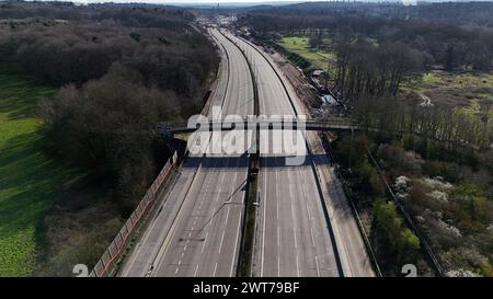 An empty section of the M25 between Junctions 10 and 11, in Surrey ...