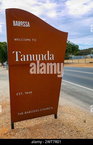 Tanunda in the Barossa Valley, brown metal welcome to Tanunda sign by ...