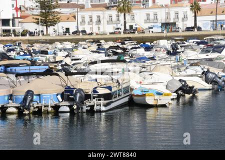Port de plaisance à Faro, Portugal Stock Photo - Alamy