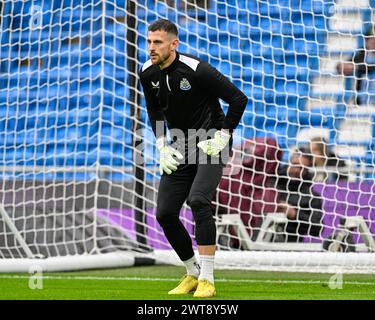 Martin Dubravka of Newcastle United warms up prior to the Premier ...