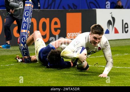 England's Tommy Freeman scores their side's third try of the game ...