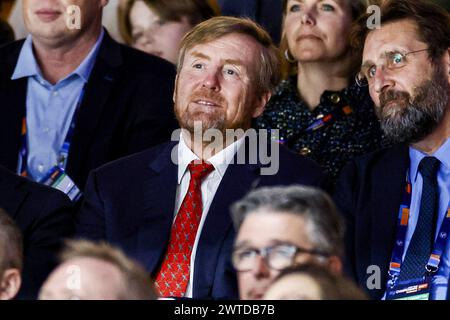 ROTTERDAM - King Willem-Alexander during the semi-final 1000 meters men ...
