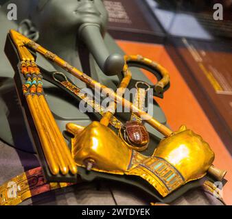 The crook (heka) and flail (nekhakha) from King Tutankhamen's tomb ...