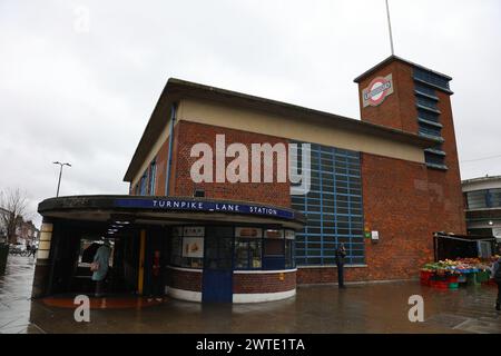Turnpike Lane London Underground station Stock Photo - Alamy