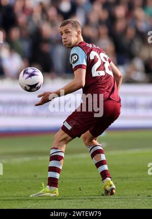 West Ham United's Tomas Soucek celebrates scoring their side's first ...