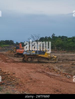Bulldozer is ready to work Stock Photo - Alamy