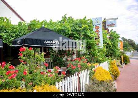 Barossa Valley, Lyndoch town centre and Sunrise bakery and cafe, South ...