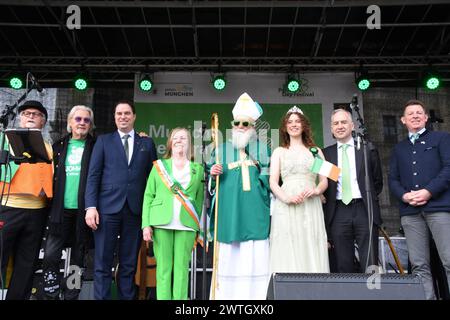 Frank Lynn Moderator Siobhan Freidank Grand Marshal Orla Geary Parade ...