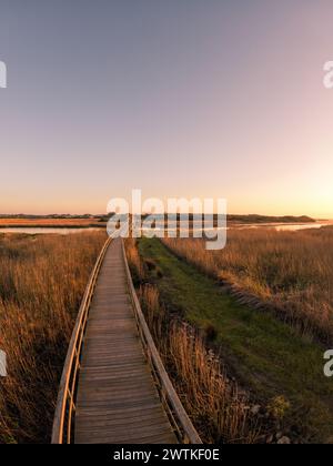 Wooden structure on the footbridges of Barrinha de Esmoriz with water ...