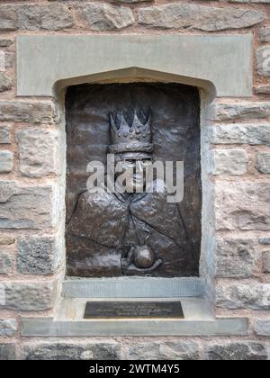 Memorial to Richard Booth the King of Hay founder of Booths secondhand ...
